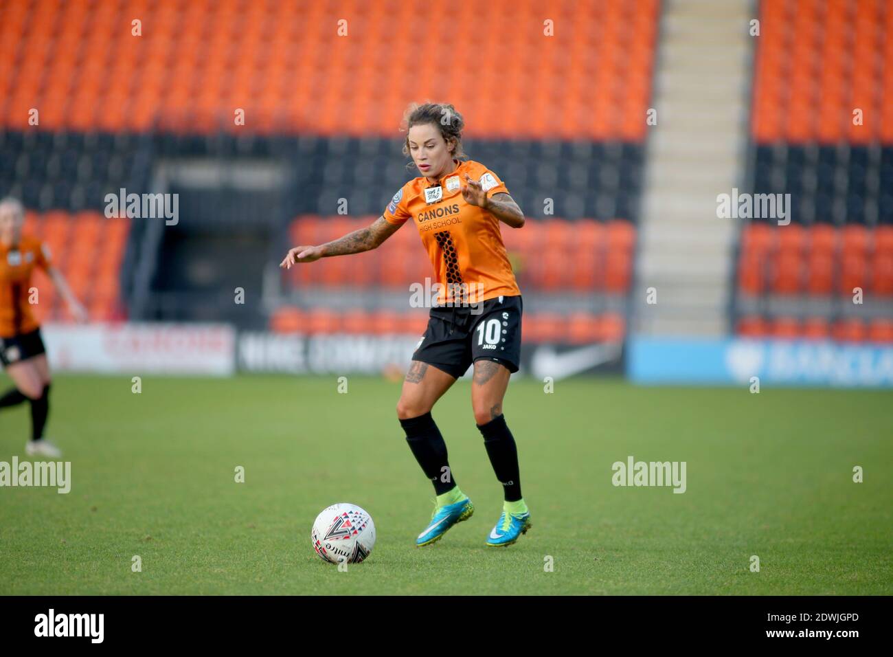 Canons Parks, UK. 15th Nov, 2020. Brooke Nunn (#10 London Bees ...