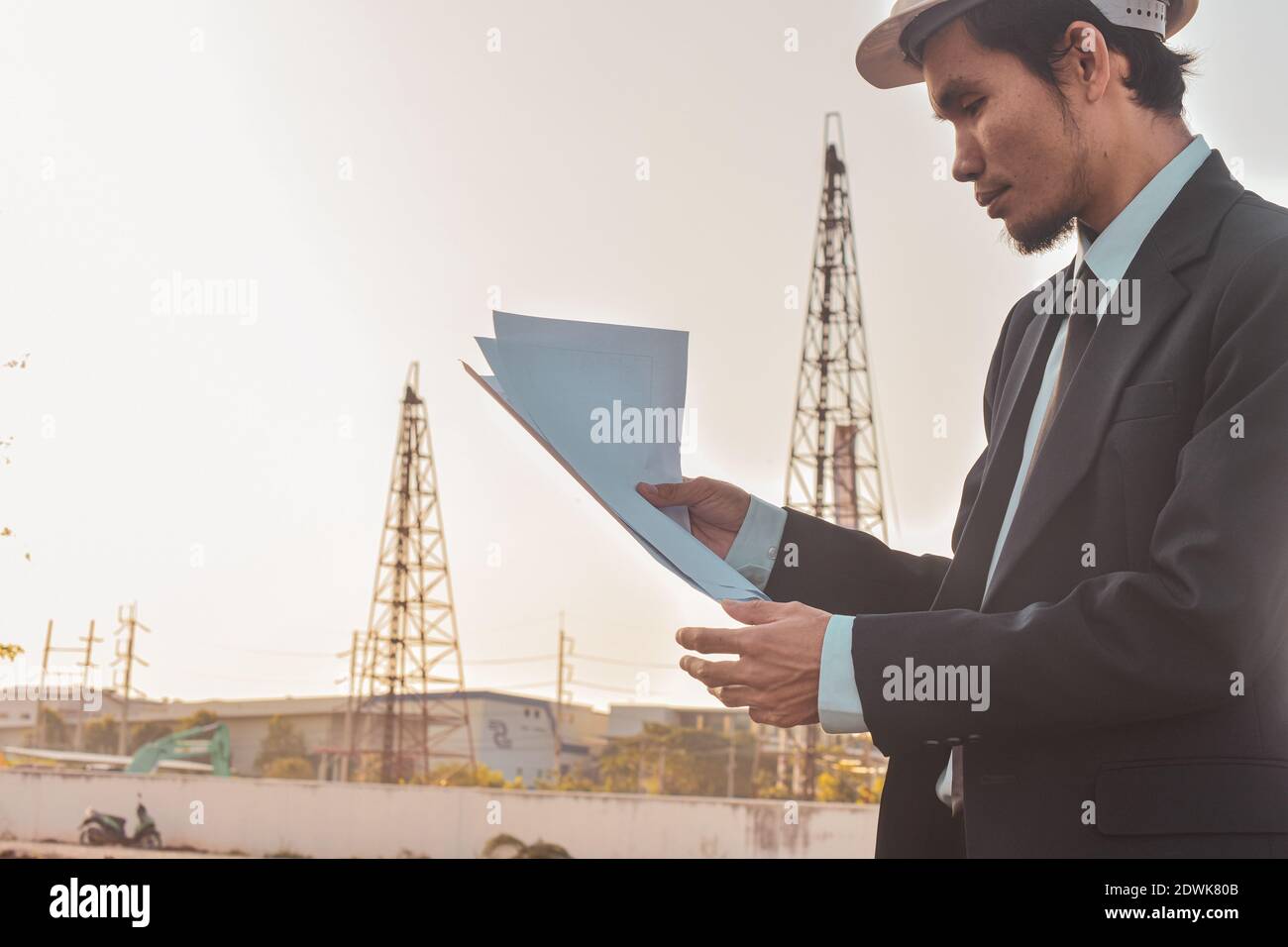 Engineer construction inspection building structure Stock Photo - Alamy