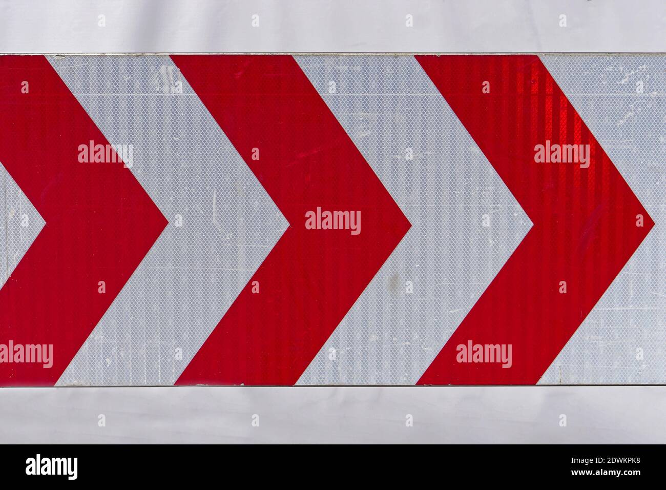 Chevron sharp right curve warning traffic sign arrows Stock Photo - Alamy Chevron sharp right curve warning traffic sign arrows Stock Photo - Alamy