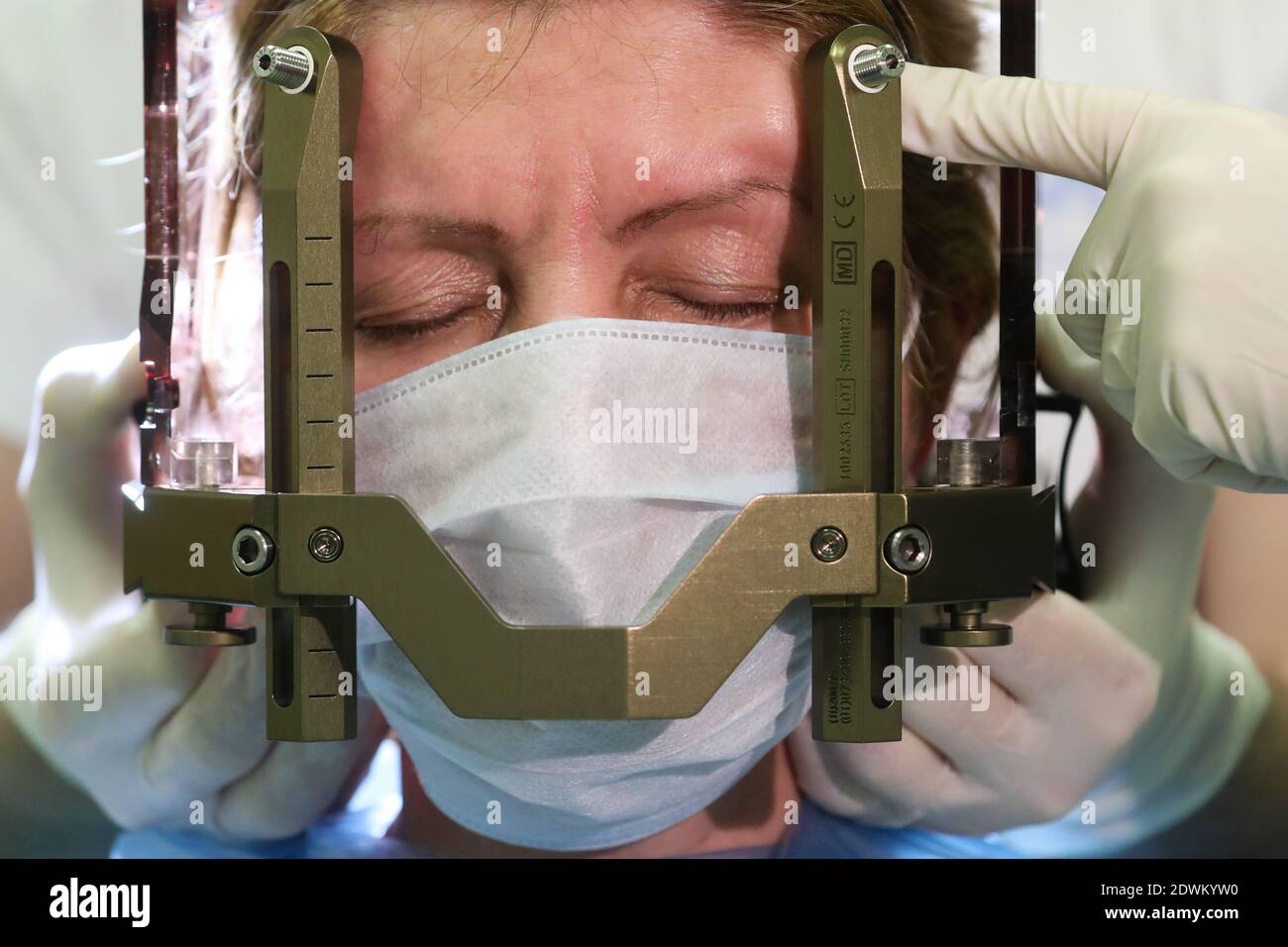 Gamma Knife Radiosurgery High Resolution Stock Photography and Images ...