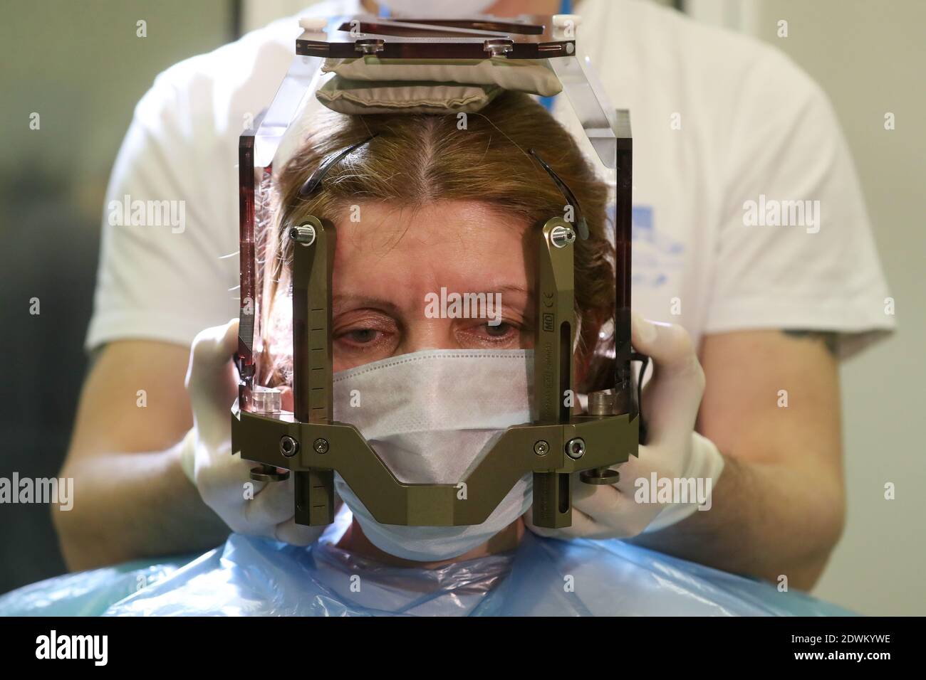 Gamma Knife Radiosurgery High Resolution Stock Photography and Images ...