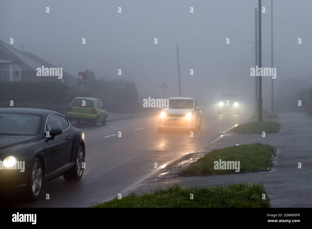 Sheffield, South Yorkshire, UK. 23rd Dec 2020. UK Weather: fog and wet ...