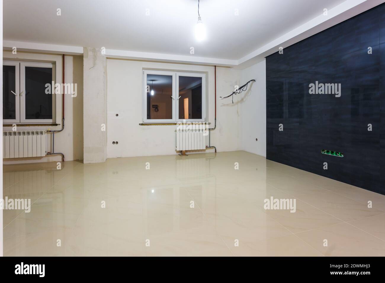 Empty unfurnished room with minimal preparatory repairs. interior with ...