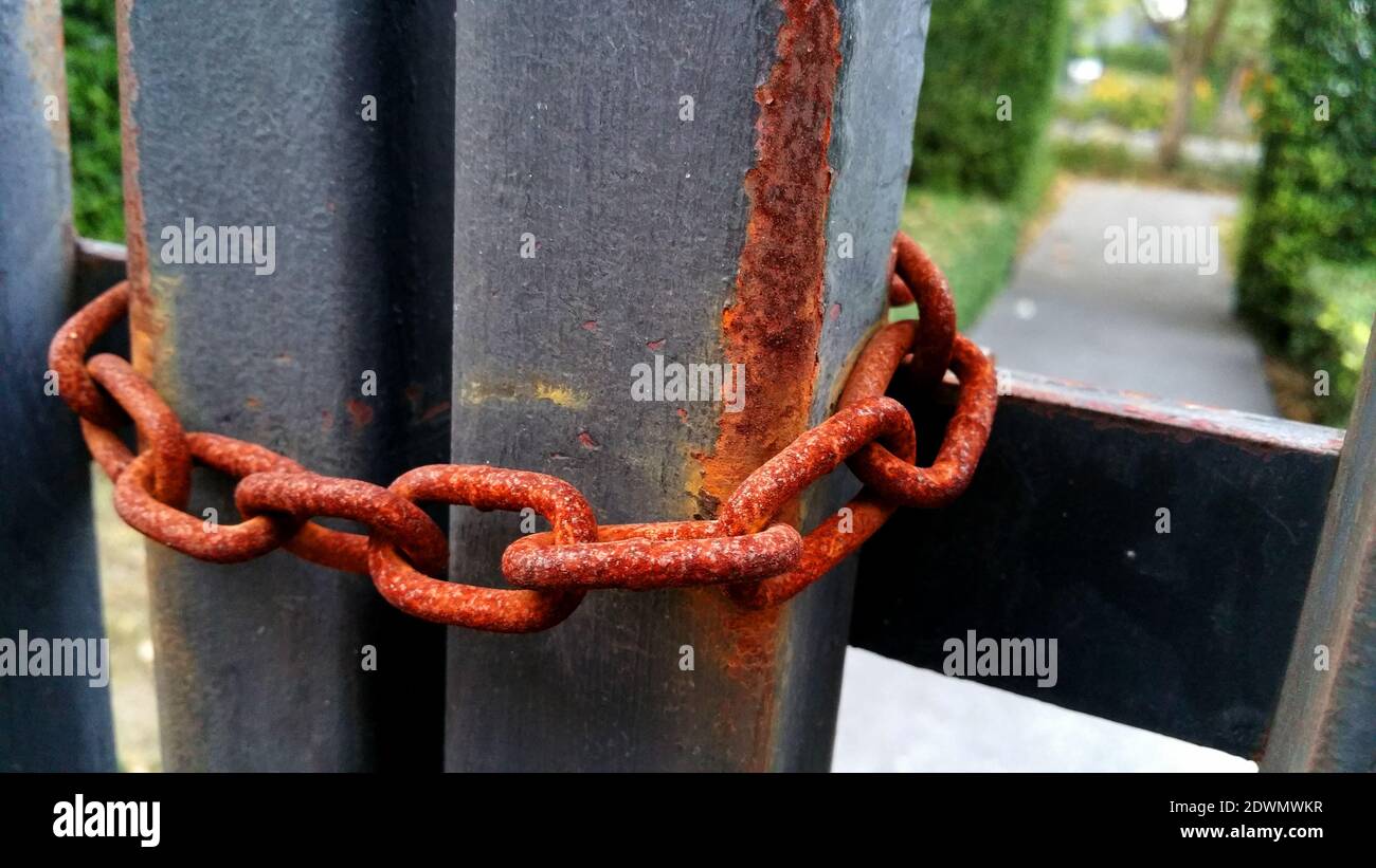 Iron chain railing hi-res stock photography and images - Alamy