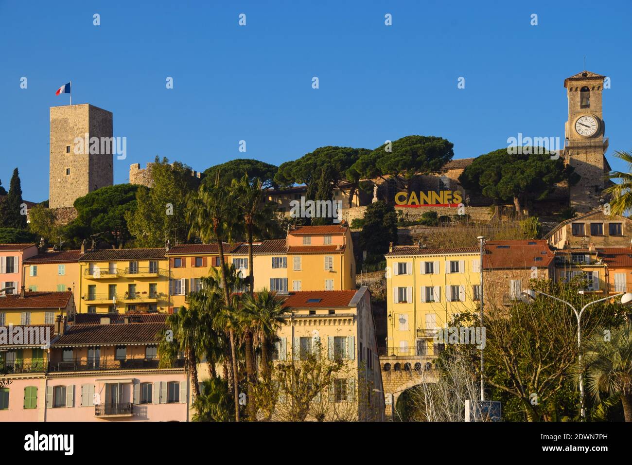 Le Suquet Old Quarter, Cannes, France, 2020. Credit: Vuk Valcic / Alamy ...