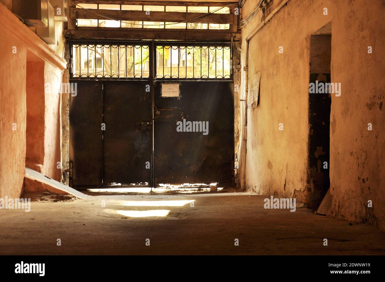 Closed courtyard with gates between houses Stock Photo - Alamy