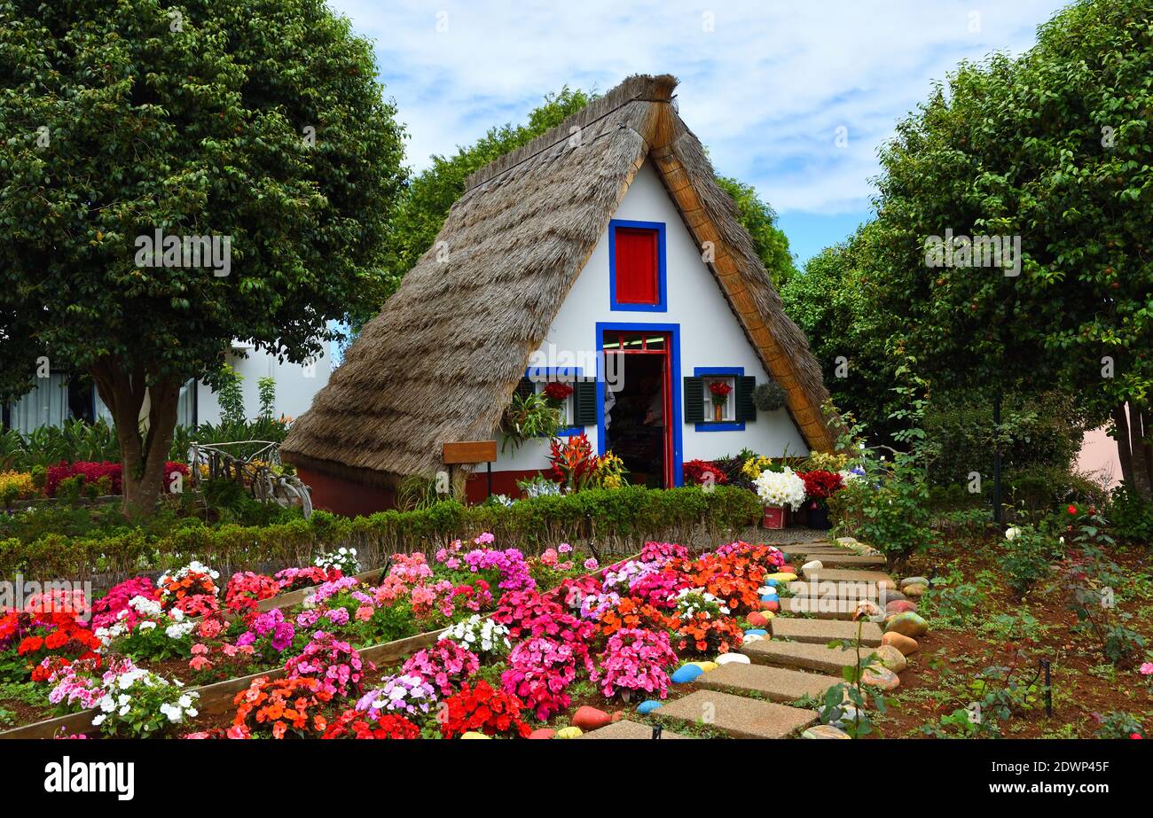 Traditional Madeira building with thatched roof Stock Photo - Alamy