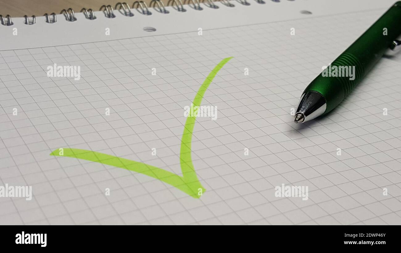 Green check mark hi-res stock photography and images - Alamy