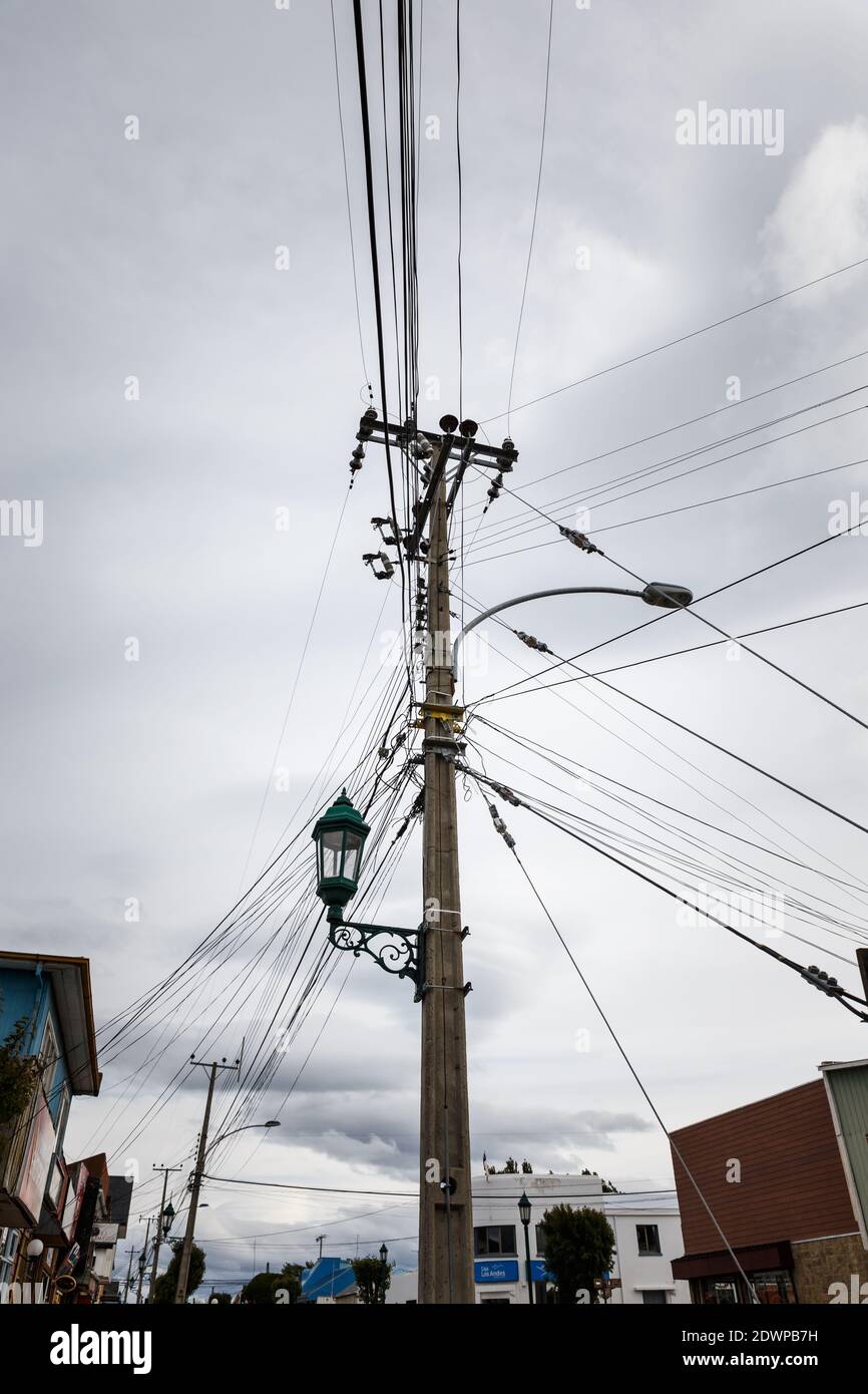 Street light cables hi-res stock photography and images - Alamy