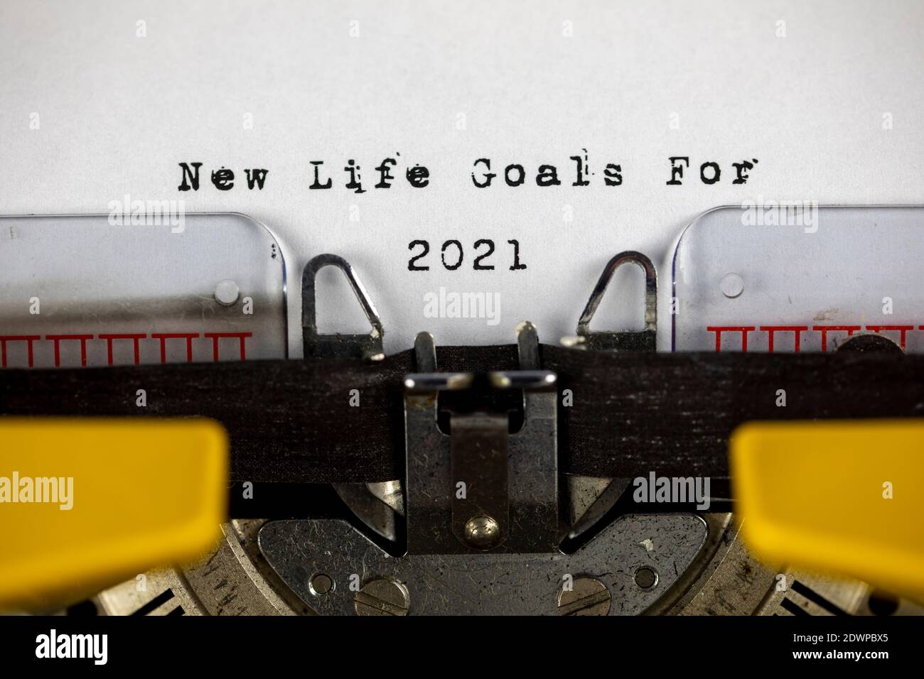 New life goals for 2021 written on an old typewriter Stock Photo - Alamy