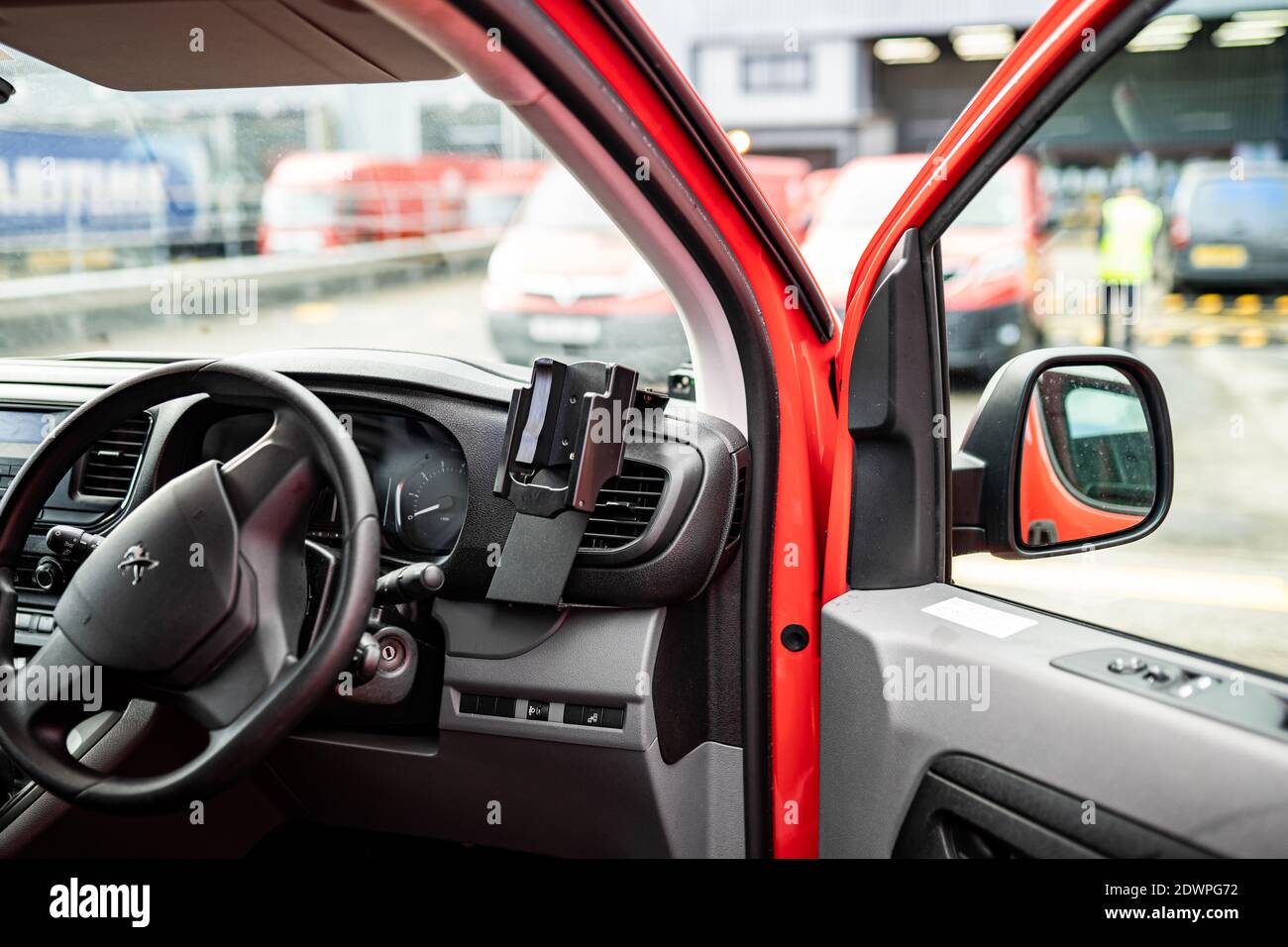 Red mail van hi-res stock photography and images - Alamy