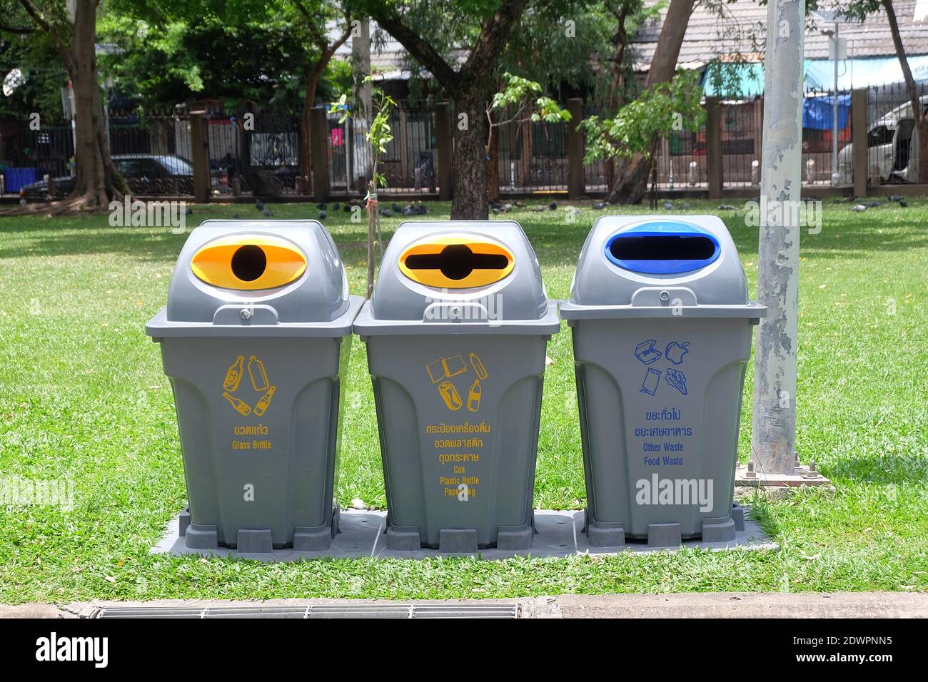 Public garden recycle bin hi-res stock photography and images - Alamy