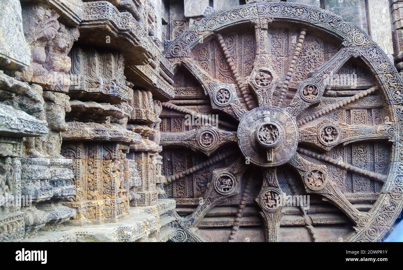 Chariot wheel ancient hi-res stock photography and images - Alamy