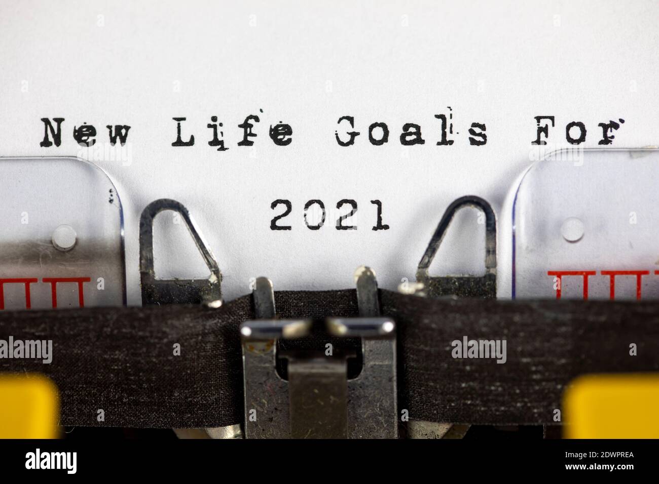 New life goals for 2021 written on an old typewriter Stock Photo - Alamy