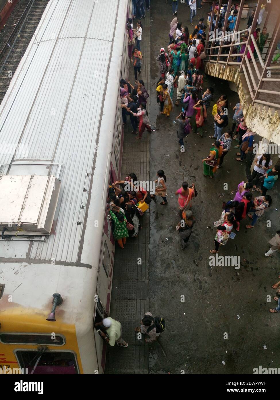 Indian train boarding platform hi-res stock photography and images - Alamy