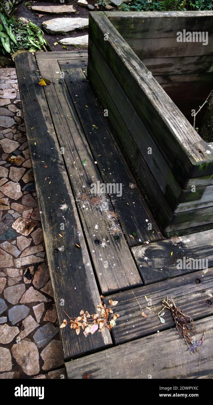 Rotten bench hi-res stock photography and images - Alamy