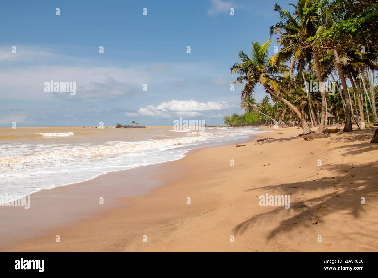 Beach axim ghana hi-res stock photography and images - Alamy