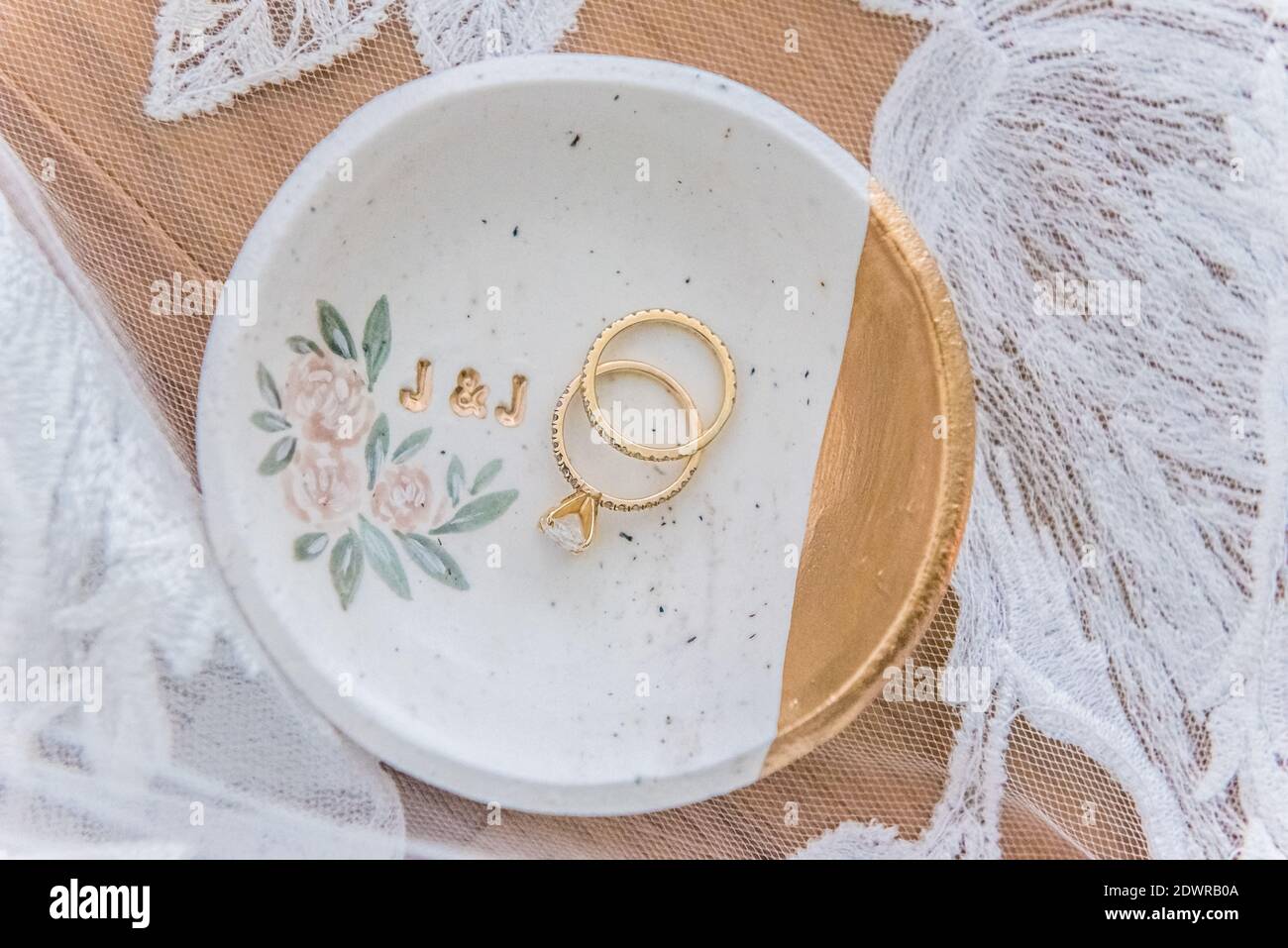 A top view of wedding rings on the veil Stock Photo - Alamy