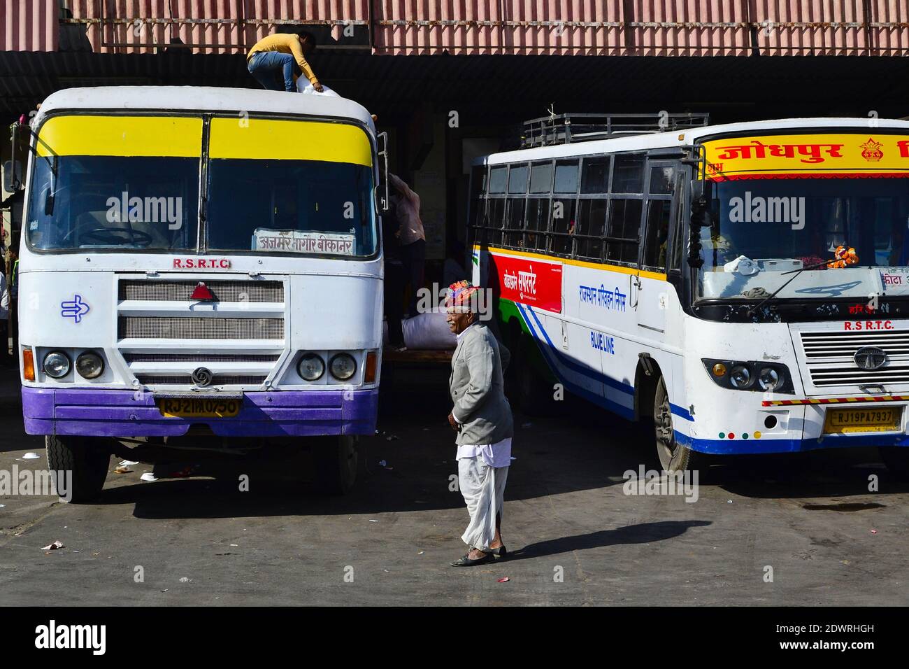 Indian public buses hi-res stock photography and images - Alamy