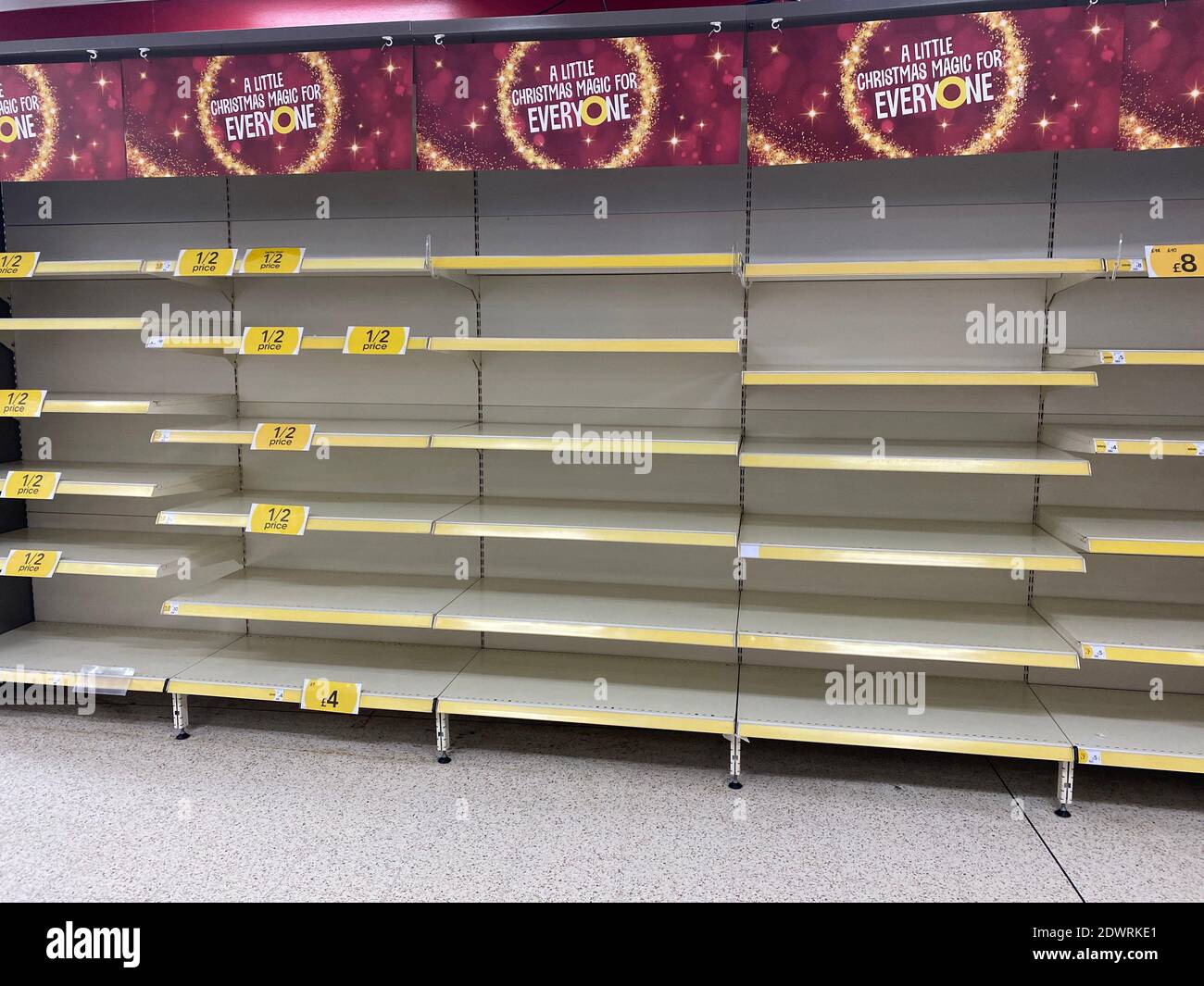 Empty christmas shelves hi-res stock photography and images - Alamy