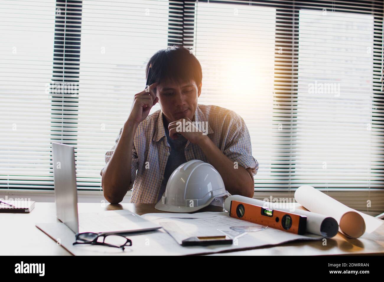 Engineering thinking hi-res stock photography and images - Alamy