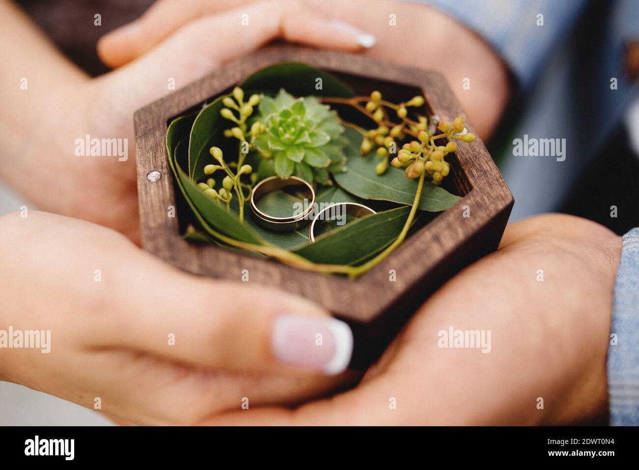 Husband wife wedding rings hi-res stock photography and images - Alamy