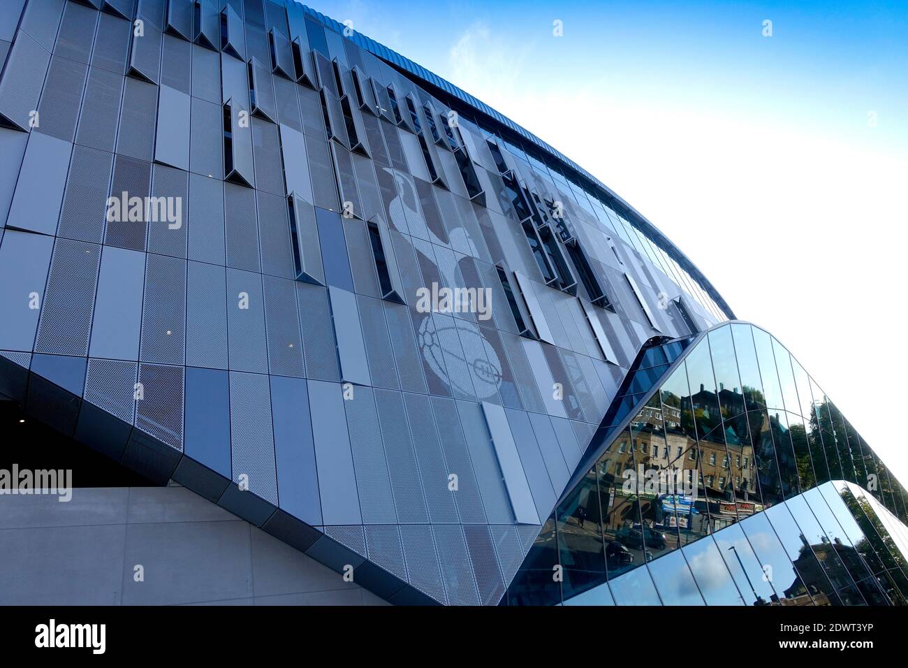 Tottenham hotspur stadium exterior hi-res stock photography and images ...