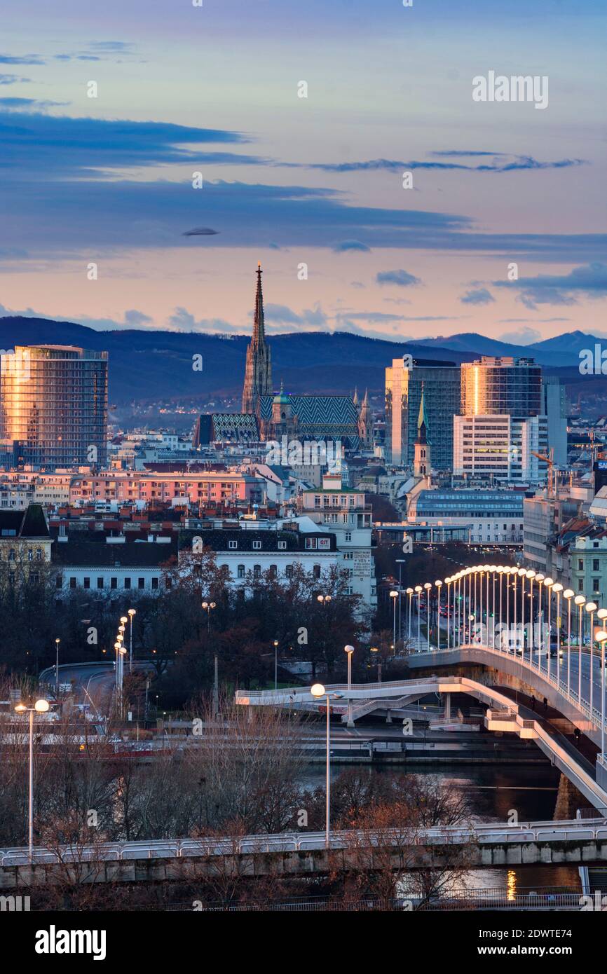 Wien, Vienna: Vienna city center, river Donau (Danube), bridge ...