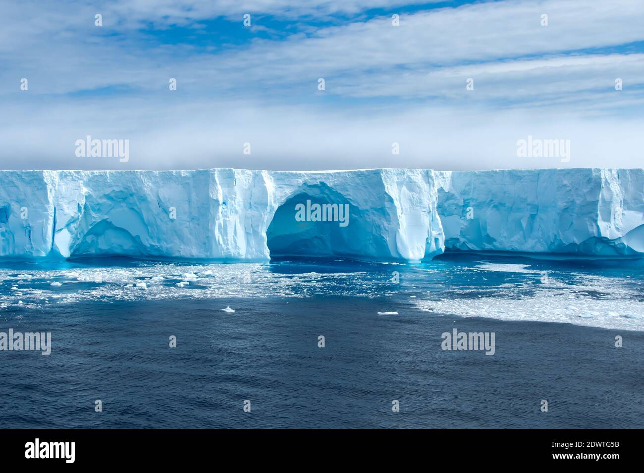 Iceberg blue antarctica hi-res stock photography and images - Alamy