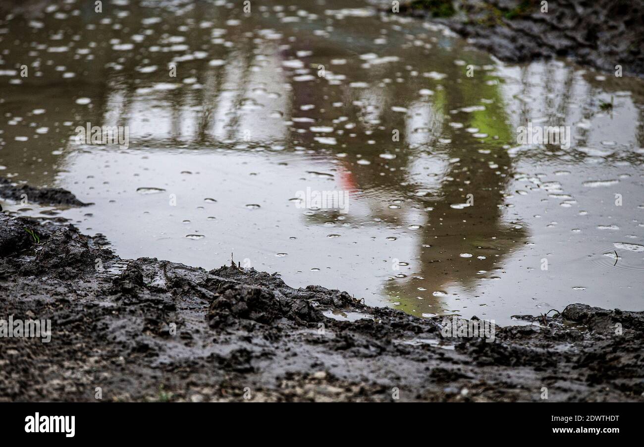 Mud drop hi-res stock photography and images - Alamy