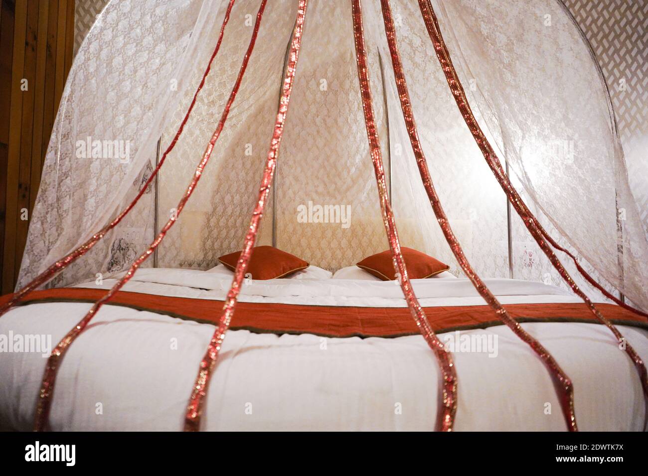 Couple in love romantic bed hi-res stock photography and images - Alamy