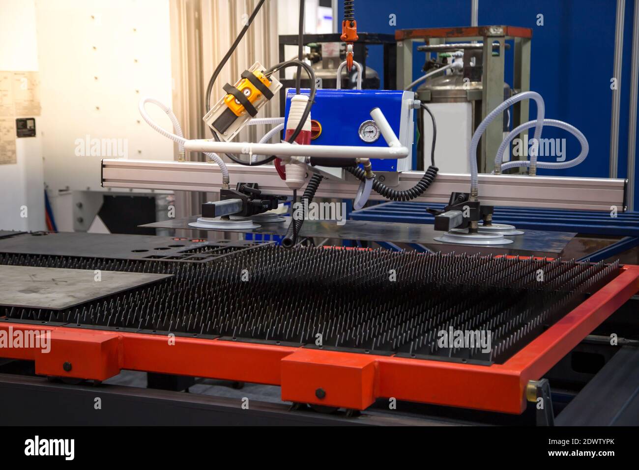 Mechanical vacuum metal sheet lifter loading to laser cutting machine ...