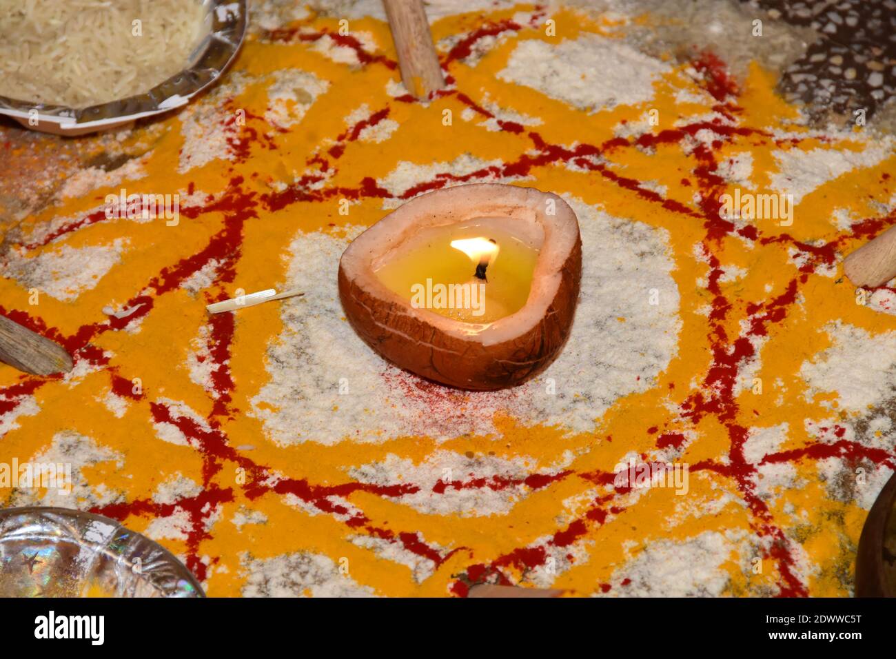 Setting of fire in pavilion by pandit in indian wedding Stock Photo - Alamy