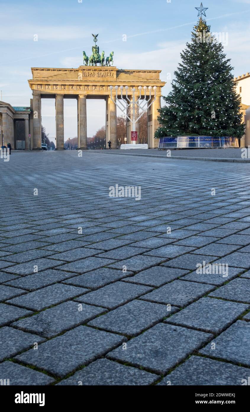 Pariser Platz Square High Resolution Stock Photography and Images - Alamy