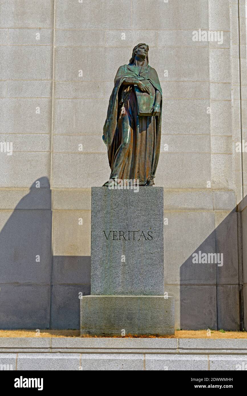 Veritas statue hi-res stock photography and images - Alamy