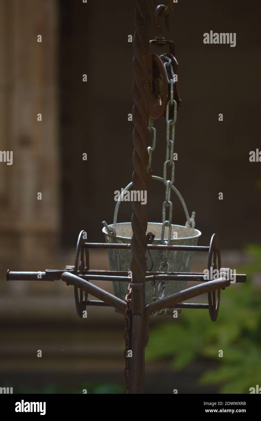 Pulley bucket hi-res stock photography and images - Alamy