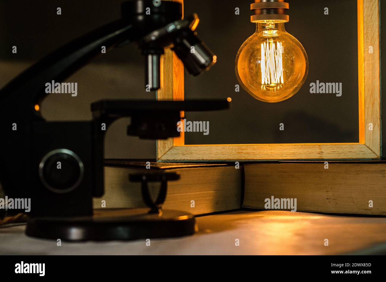 Light bulb picture hi-res stock photography and images - Alamy
