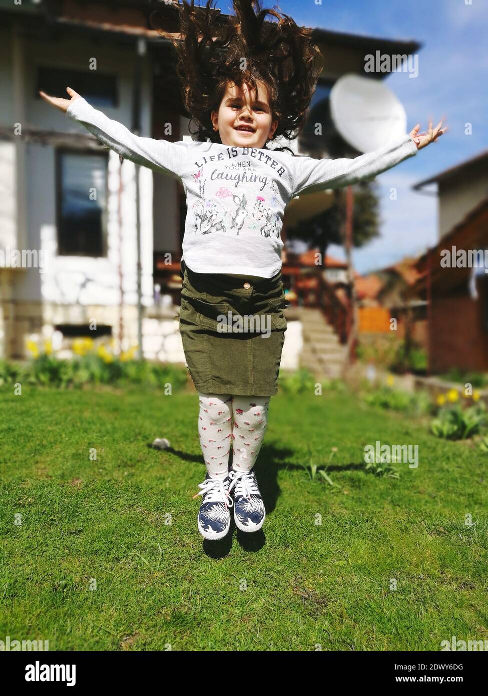 Girl 4 5 levitating hi-res stock photography and images - Alamy