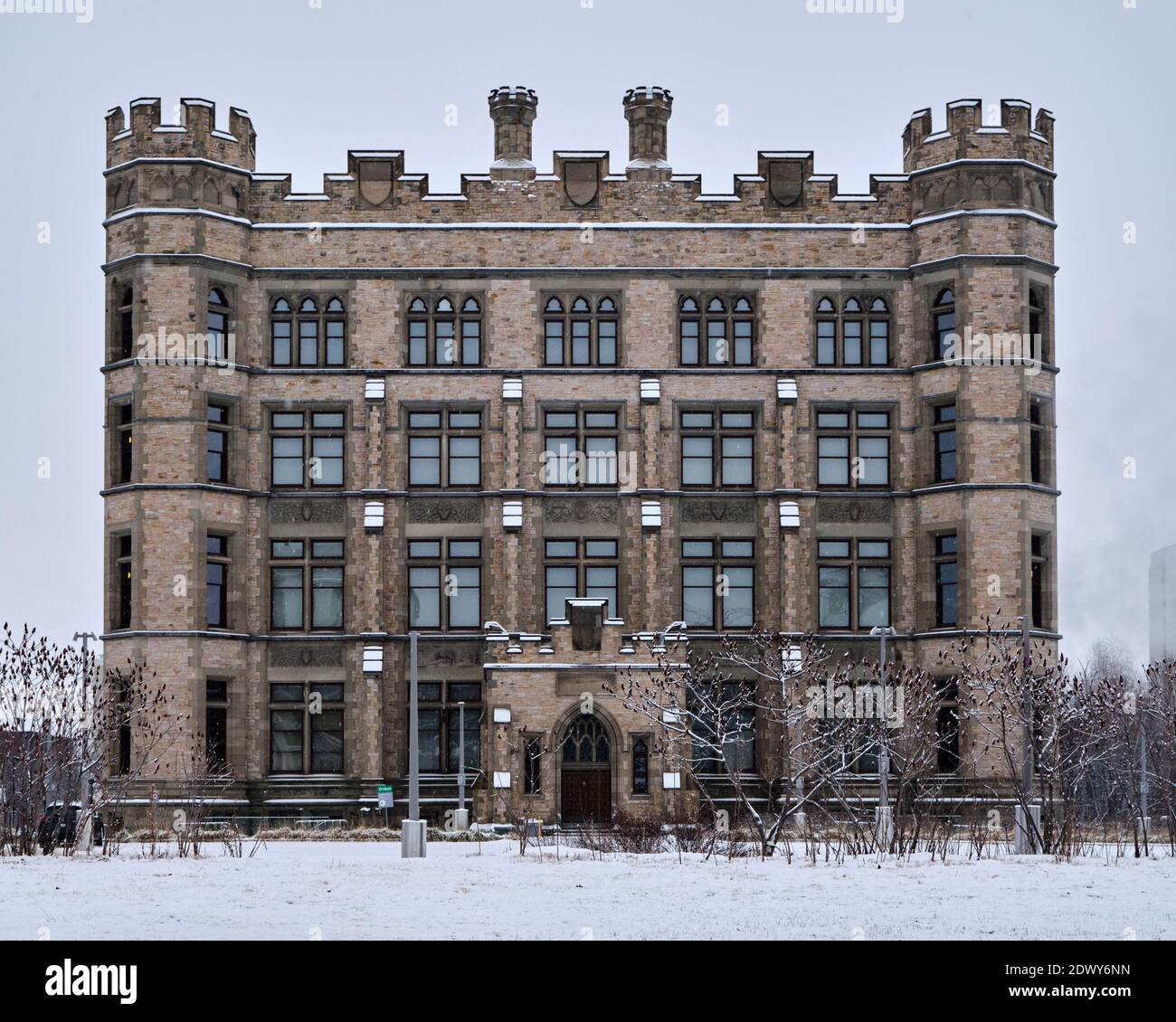 Tudor gothic architecture hi-res stock photography and images - Alamy