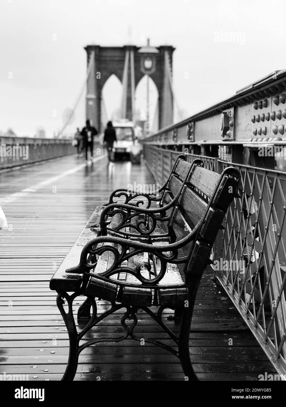 Bench on brooklyn bridge hi-res stock photography and images - Alamy