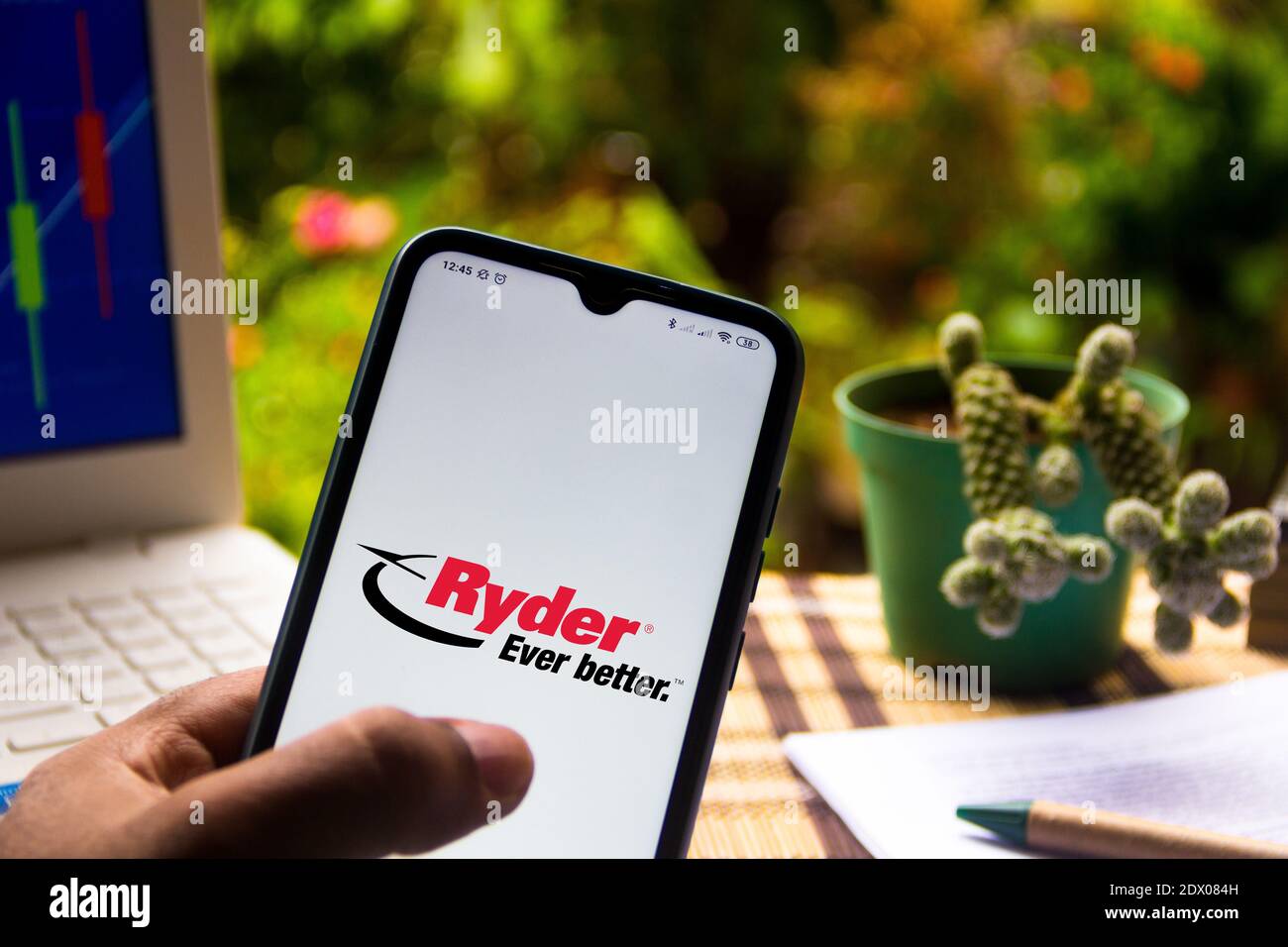 Ryder logo hi-res stock photography and images - Alamy