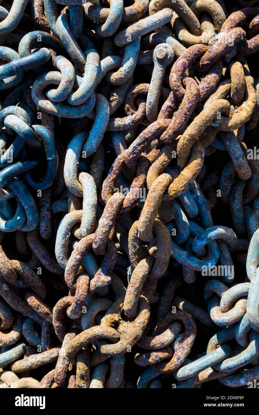 Tangled chain hi-res stock photography and images - Alamy