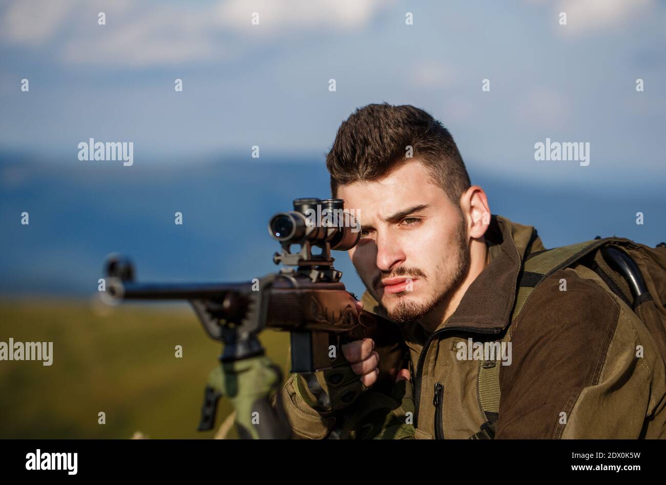 Man aiming shotgun hi-res stock photography and images - Alamy