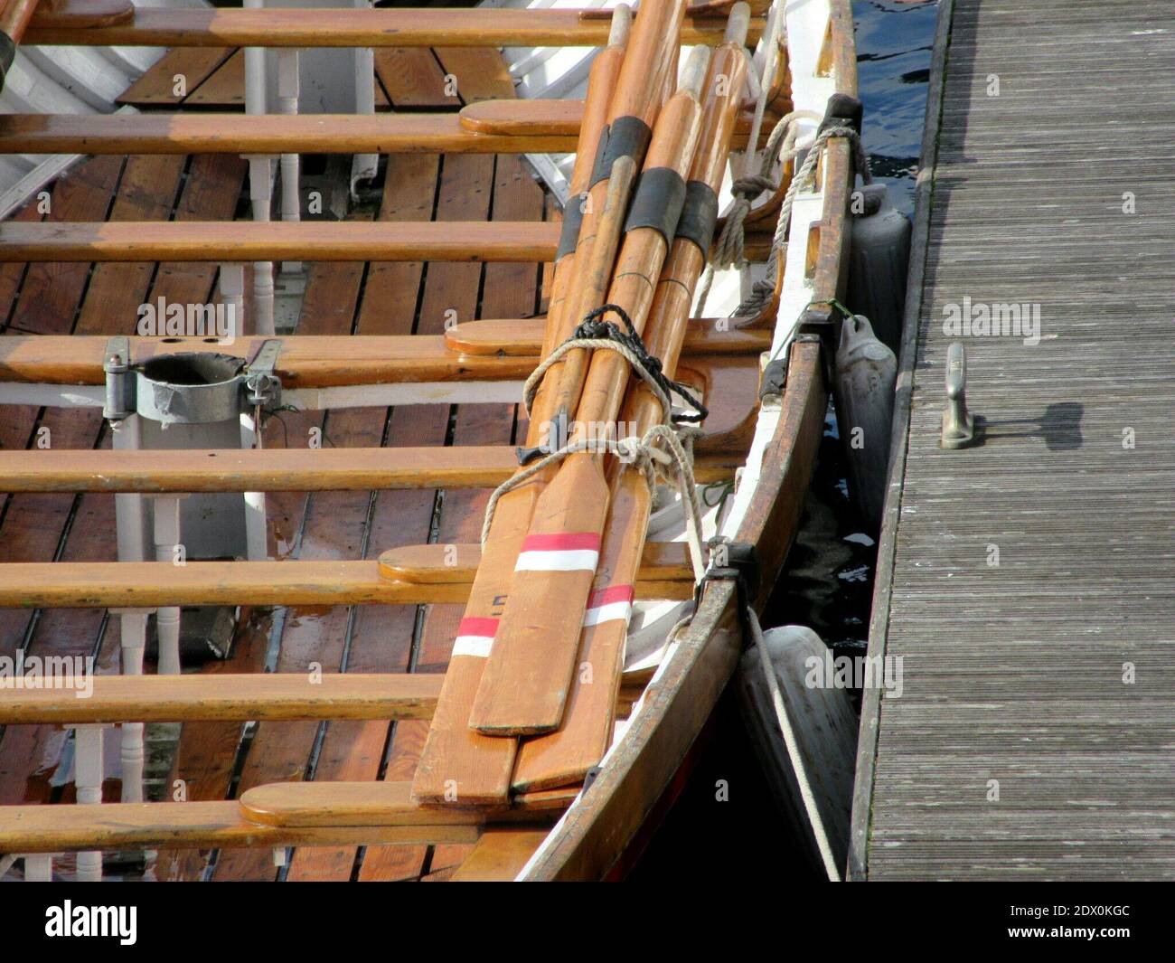 Overhead view of rowing boat hi-res stock photography and images - Alamy
