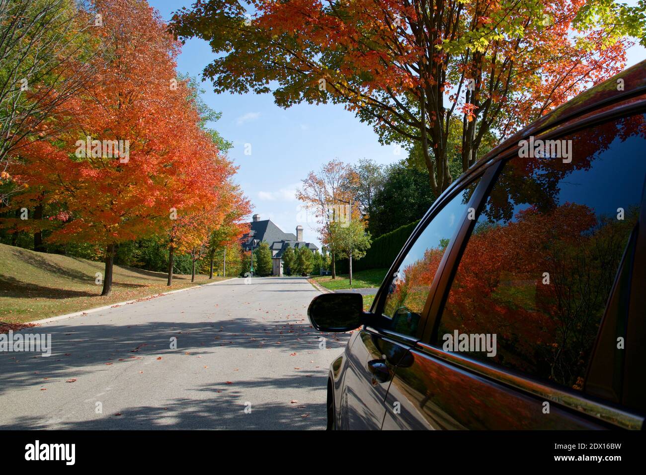 Urban reflection in car window hi-res stock photography and images - Alamy