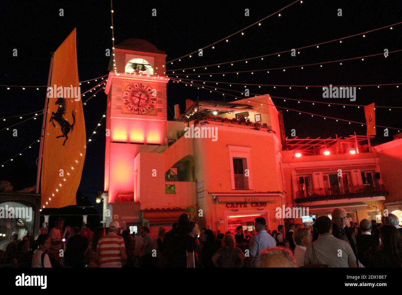 Ferrari Cavalcade, the square of Capri totally red - Evento Ferrari, la ...