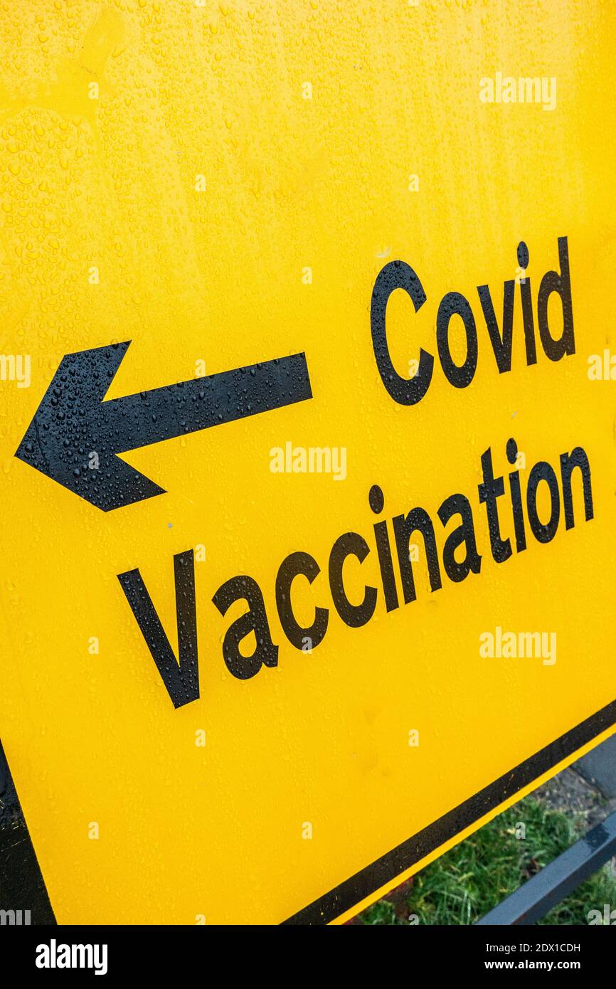 Covid Vaccination sign with arrow Stock Photo - Alamy