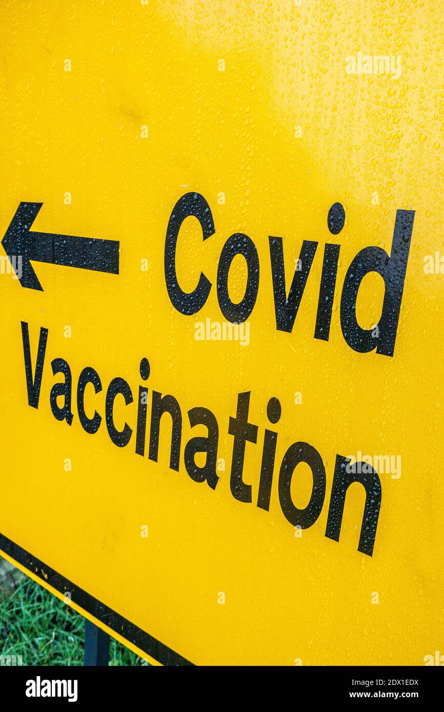 Covid Vaccination sign with arrow Stock Photo - Alamy