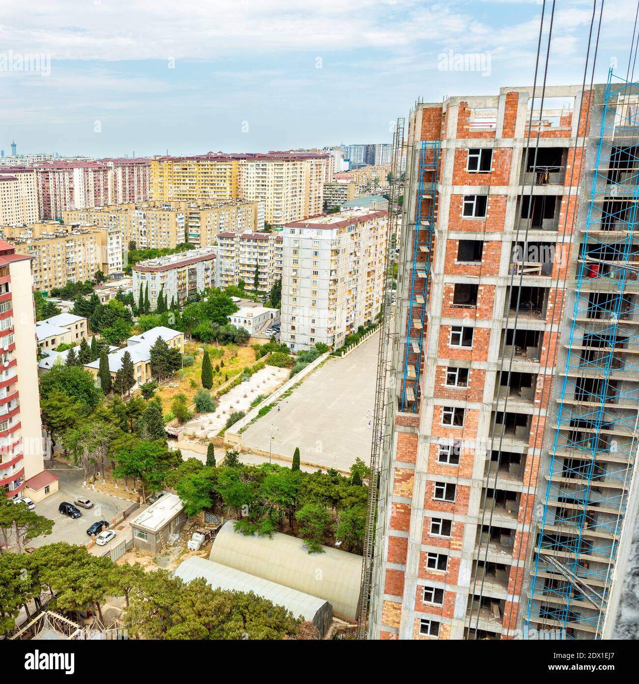 High rise scaffold hi-res stock photography and images - Alamy