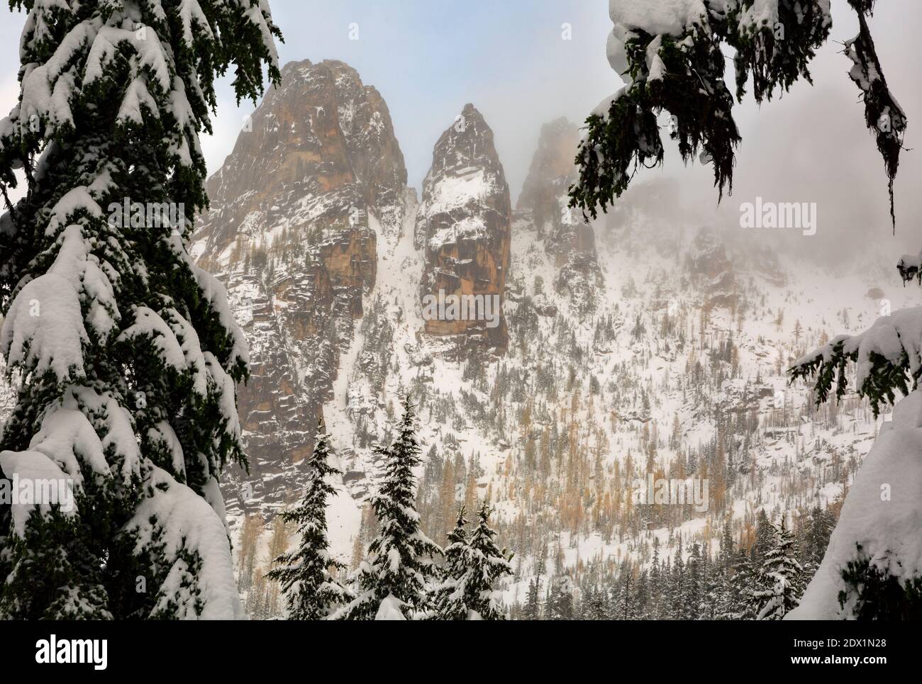 WA18787-00...WASHINGTON - A brief break in the clouds over Early Winter ...